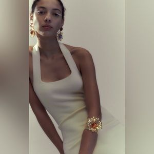 Zara | Jewelry | Nwt Zara Rare Luxury Minimalist Resin Flower Statement ...